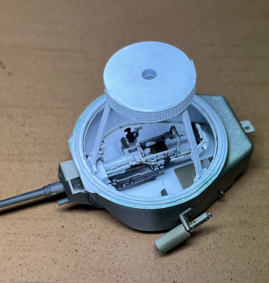 Bronco Models 1/35 WW2 British Airborne M22 Locust Light Tank Started ...