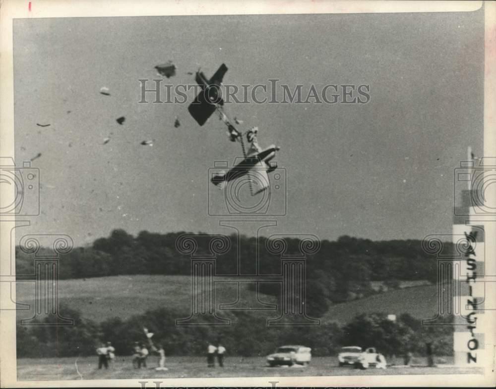 1967 Press Photo Competing midget planes crash in mid-air; Frederick ...