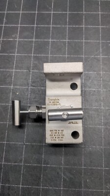 New Swagelok SS-V2BF8-FL Stainless Steel 2Valve Manifold 1/2 Female NPT ...