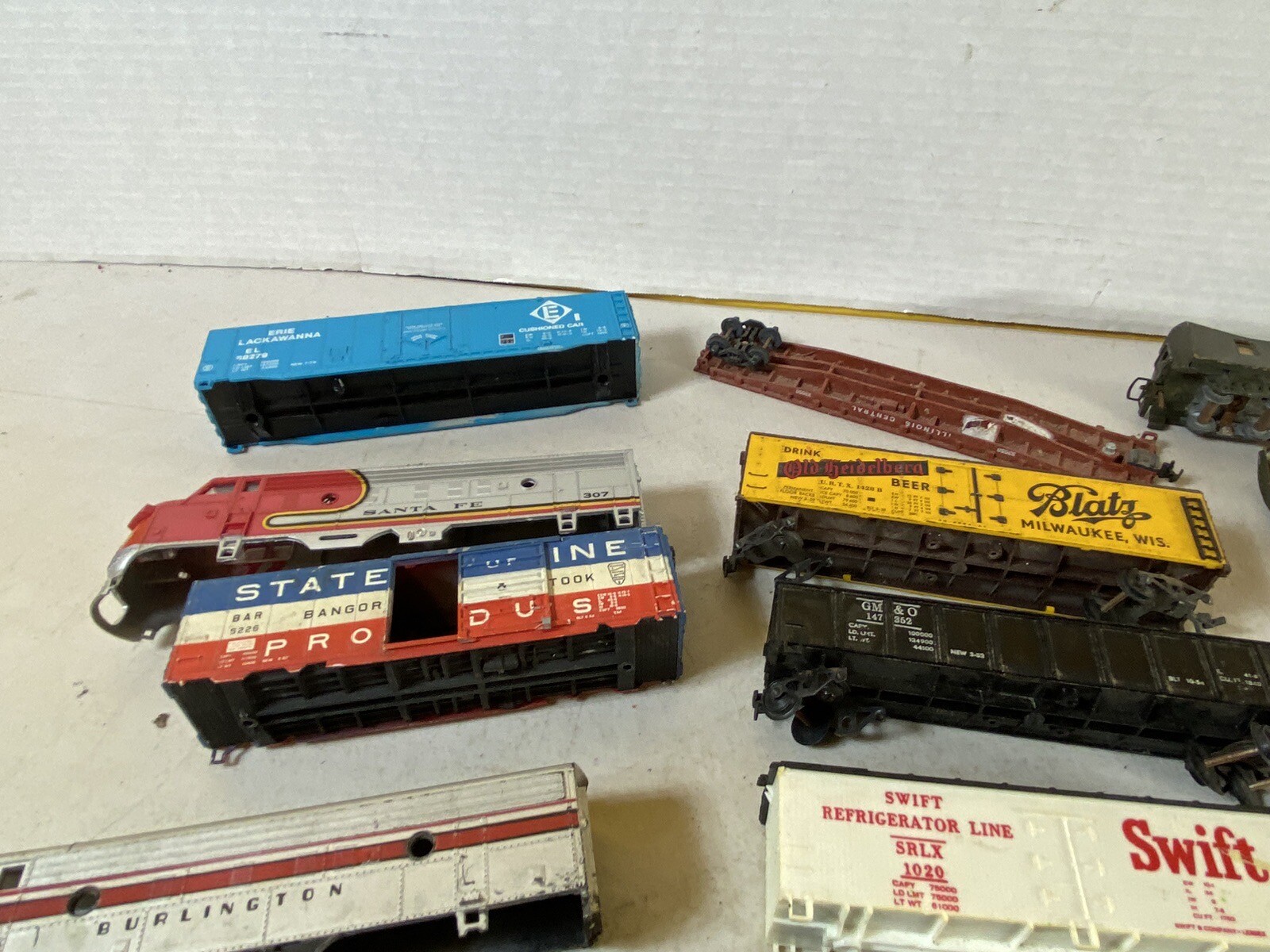 Vintage HO Gauge Model Train Cars Railroad Parts Lot customs shells ...
