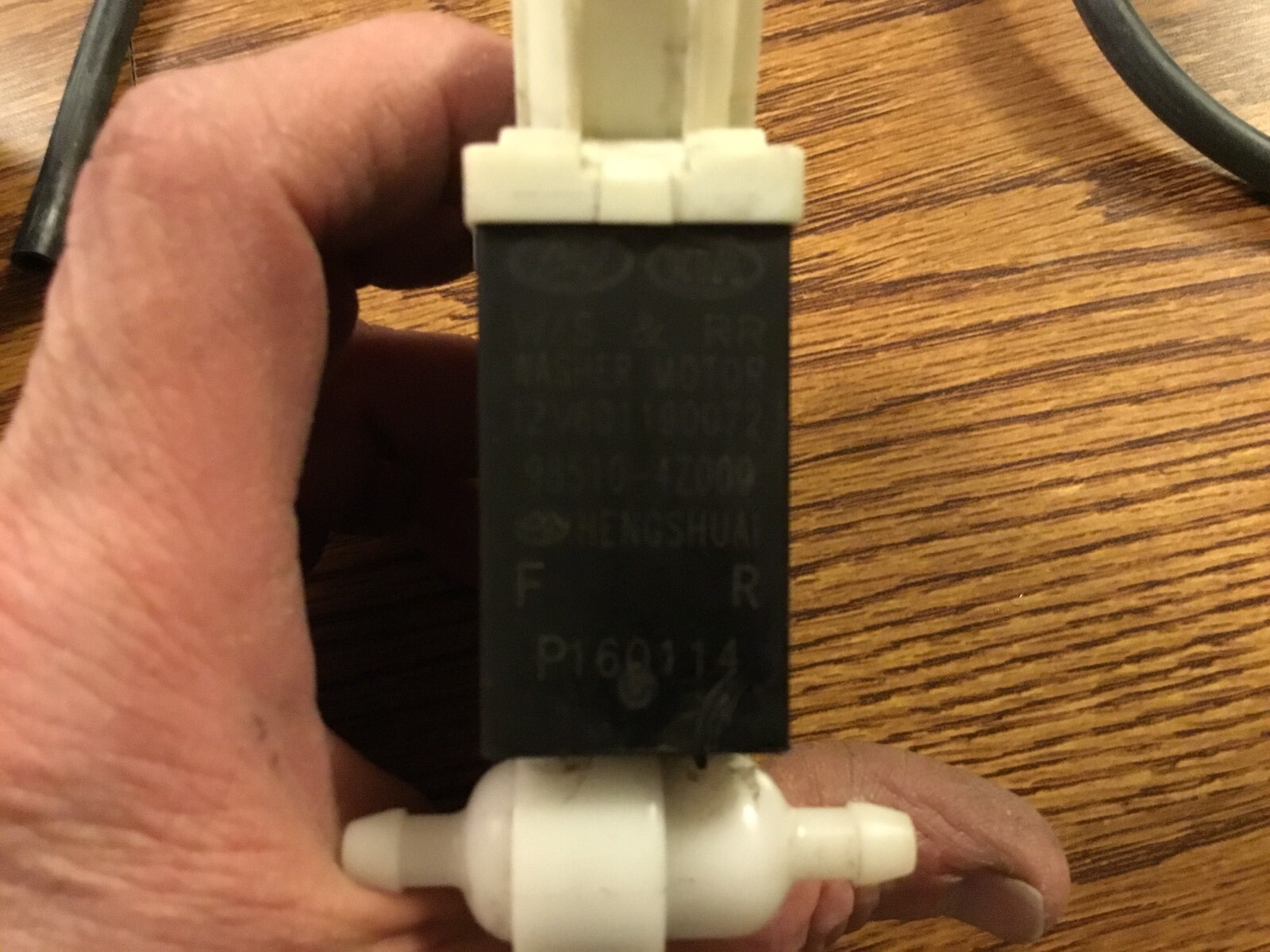 Windshield Washer Pump with Grommet 985101F100 For Kia Sportage | eBay