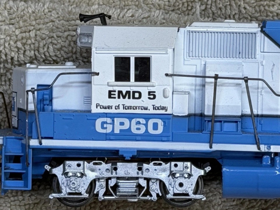HO Electro Motive GP60 EMD 5 Diesel Locomotive | eBay