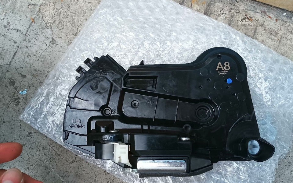 Toyota Left Front Door Lock 69040-02440 for Camry/Highlander/Corolla ...