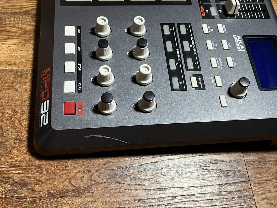 Akai Professional MPD32 USB/MIDI Pad Control Surface Ships from US ...