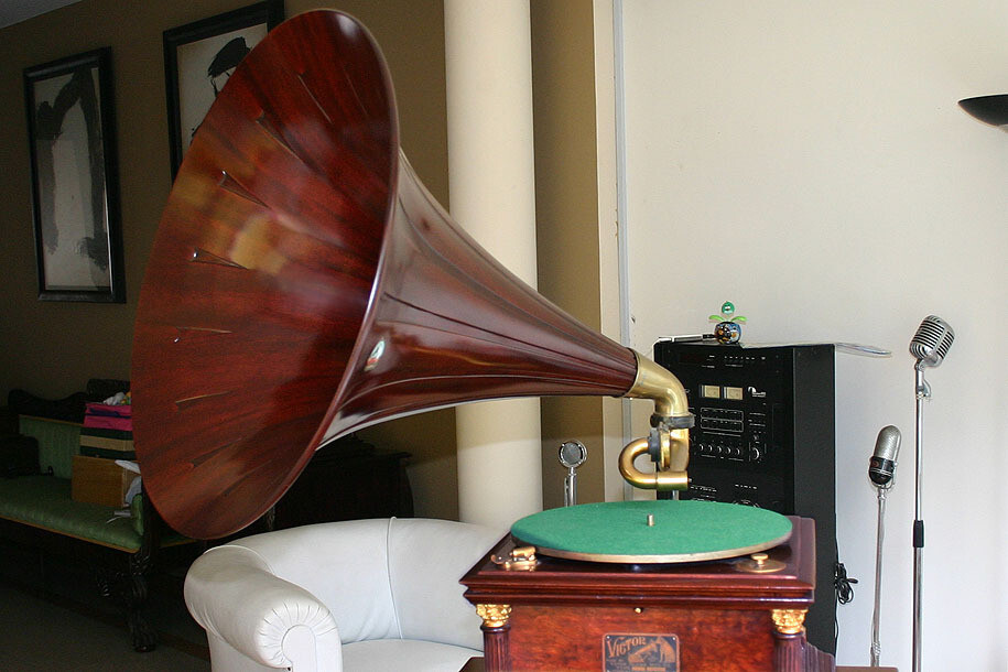 REPRODUCTION PHONOGRAPH MAHOGANY WOOD HORN VICTOR TALKING MACHINE HMV ...