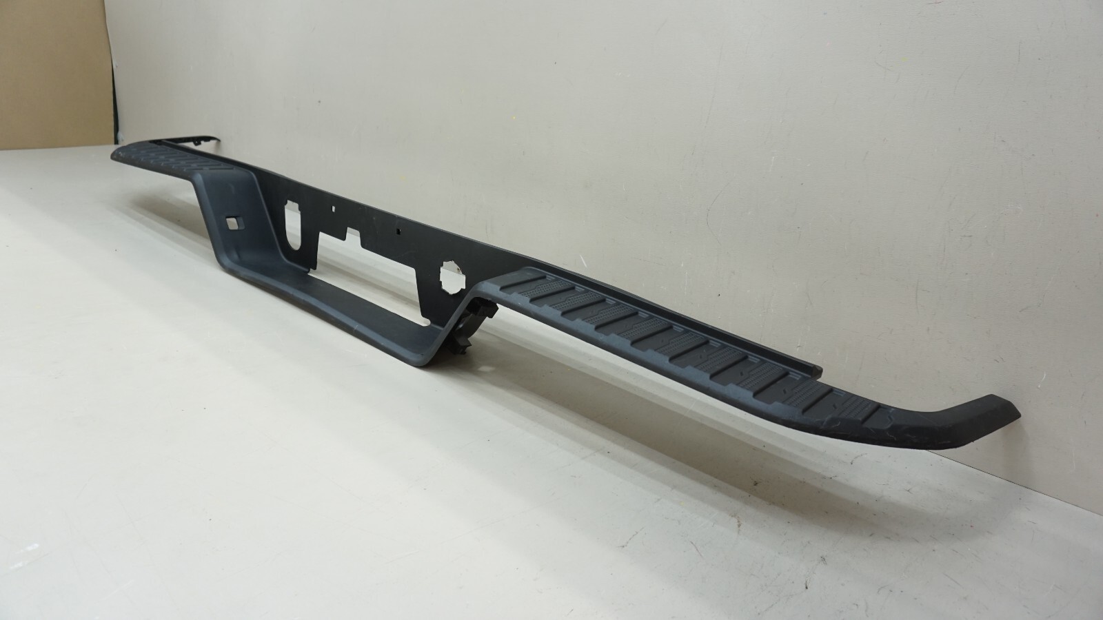 2019-2022 GMC SIERRA REAR BUMPER FACIA STEP PAD COVER OEM 84564764 | eBay