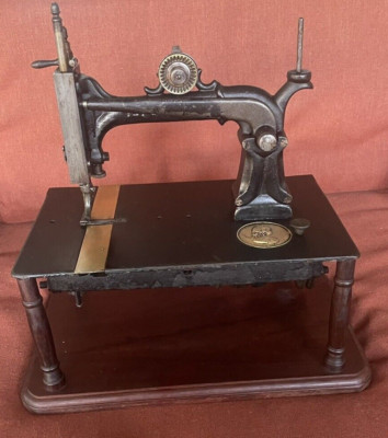 Sewing Machines - Howe Sewing Machine