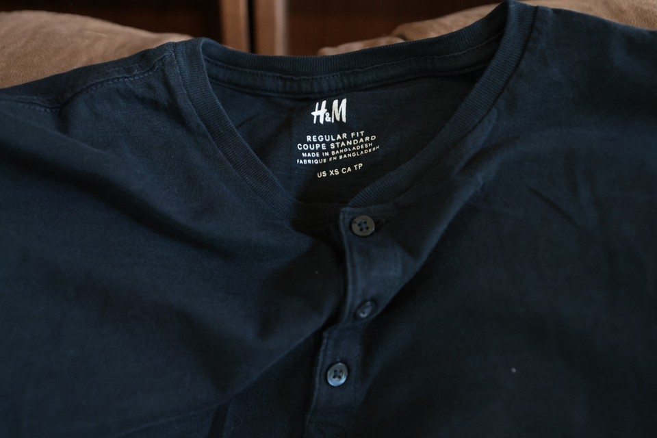 MICHAEL REEVES Actual Clothing he wore (IRS fundraiser) -- black shirt ...