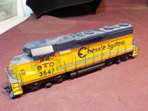 NICE ATHEARN BLUE BOX HO SCALE GP-35 CHESSIE SYSTEM | eBay