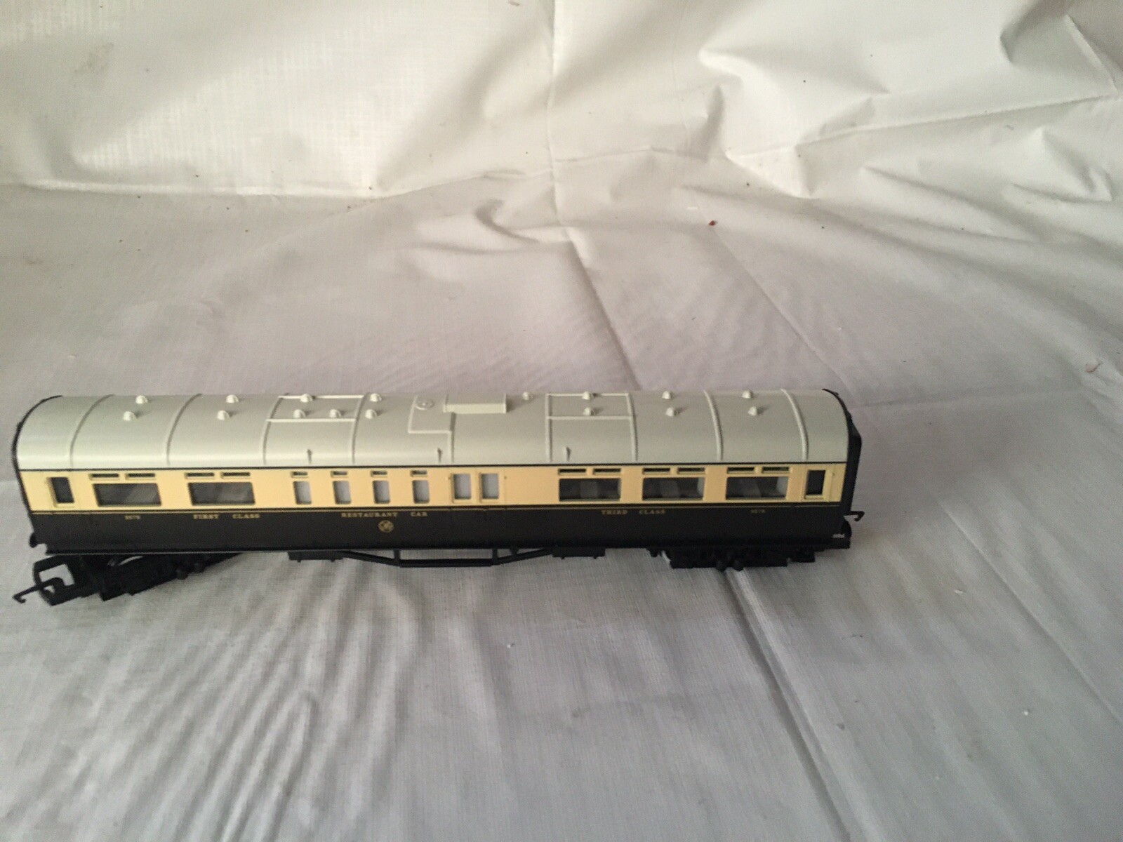 Hornby R458 GWR Restaurant Car (Chocolate/Cream) | eBay UK