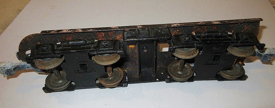 LIONEL #200 SERIES ALCO NON POWER A UNIT FRAME W/TRUCKS.NEEDS SOME HELP ...