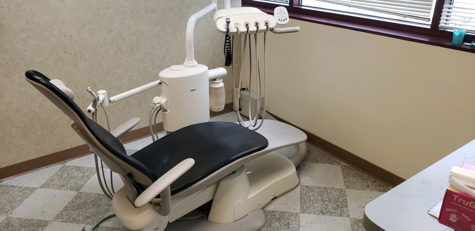A-dec 311 Dental Chair with Adec Delivery and Assistant's Arm | eBay