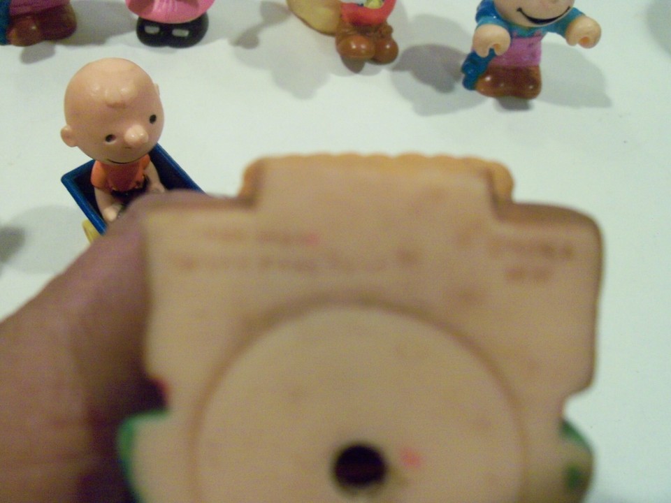 LOT OF VINTAGE TOYS- PEANUTS SNOOPY,LINUS,LUCY FIGURES, 1950 CHARLIE ...