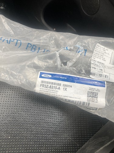 Genuine OEM Side Air Baffle Deflector for 15 - 17 FORD MUSTANG FR3Z ...