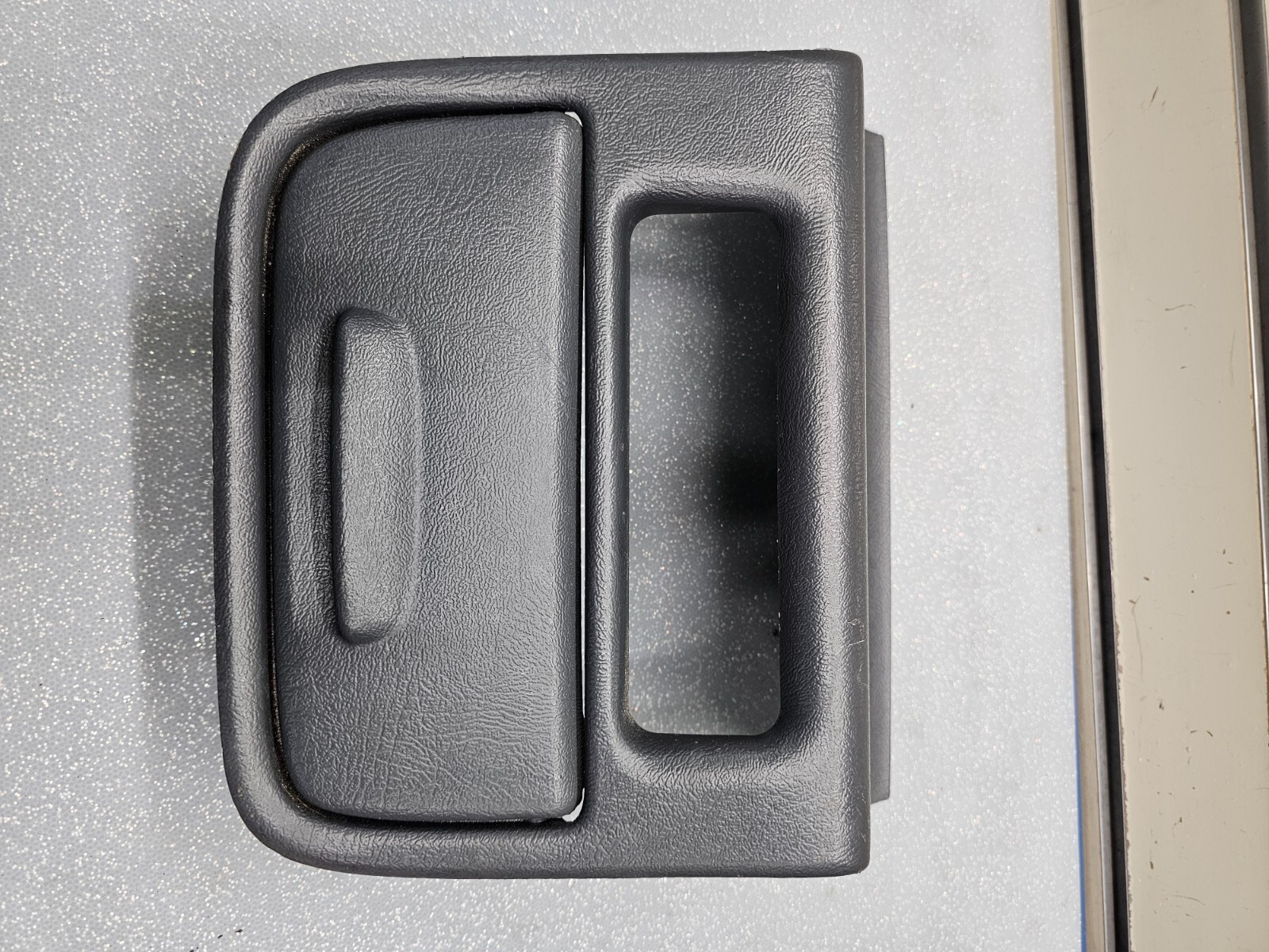 🔥99-02 SILVERADO TAHOE SIERRA CENTER CONSOLE FRONT LOWER CUBBY BEZEL ...