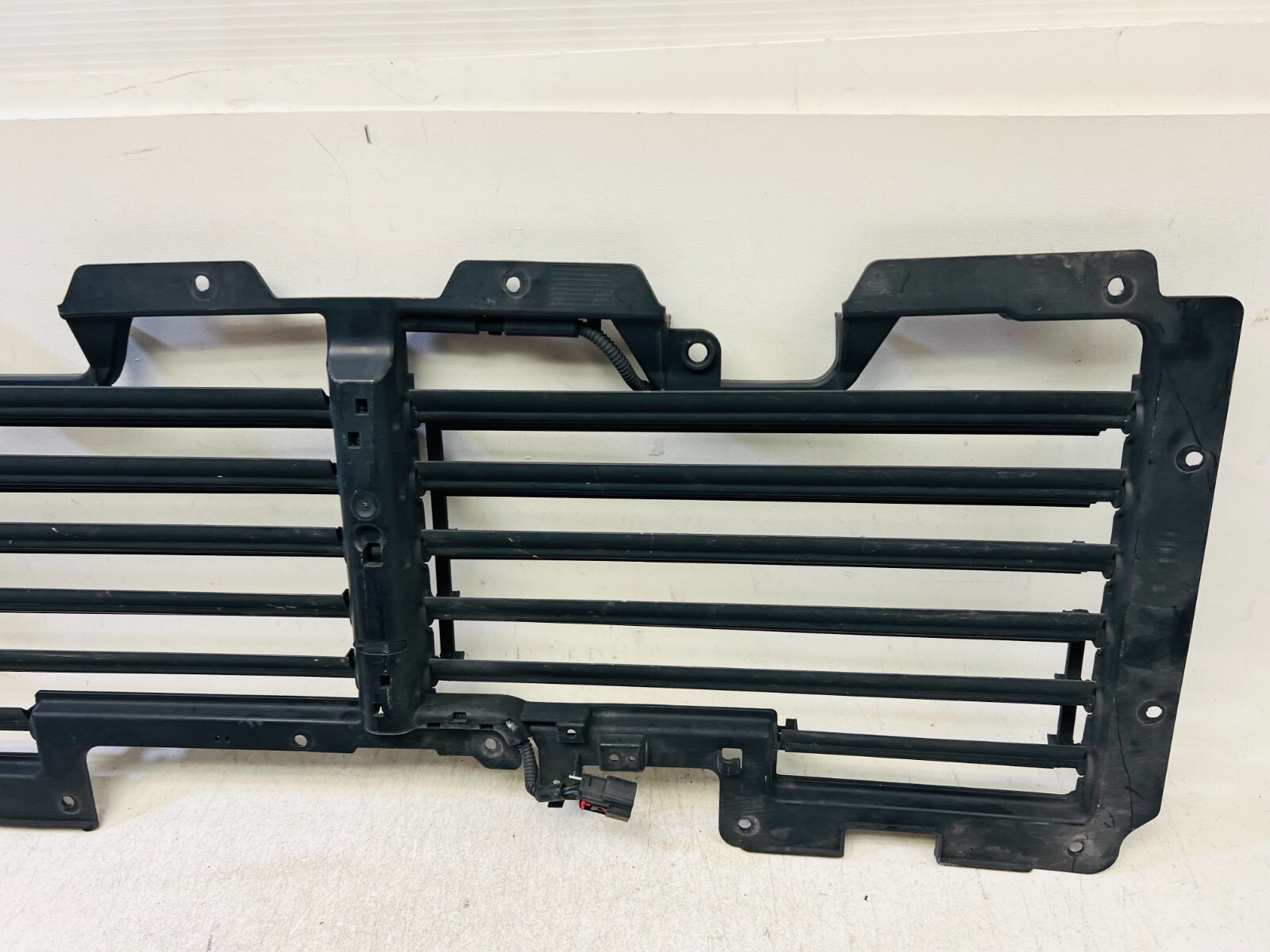GMC YUKON ESCALADE TAHOE RADIATOR GRILL AIR SHUTTER OEM 2017 2018 2019 ...