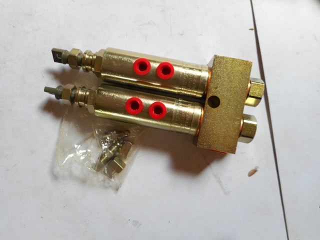 LINCOLN SL-1 CENTRO-MATIC GREASE INJECTOR ATLAS COPCO 26570757 for sale ...