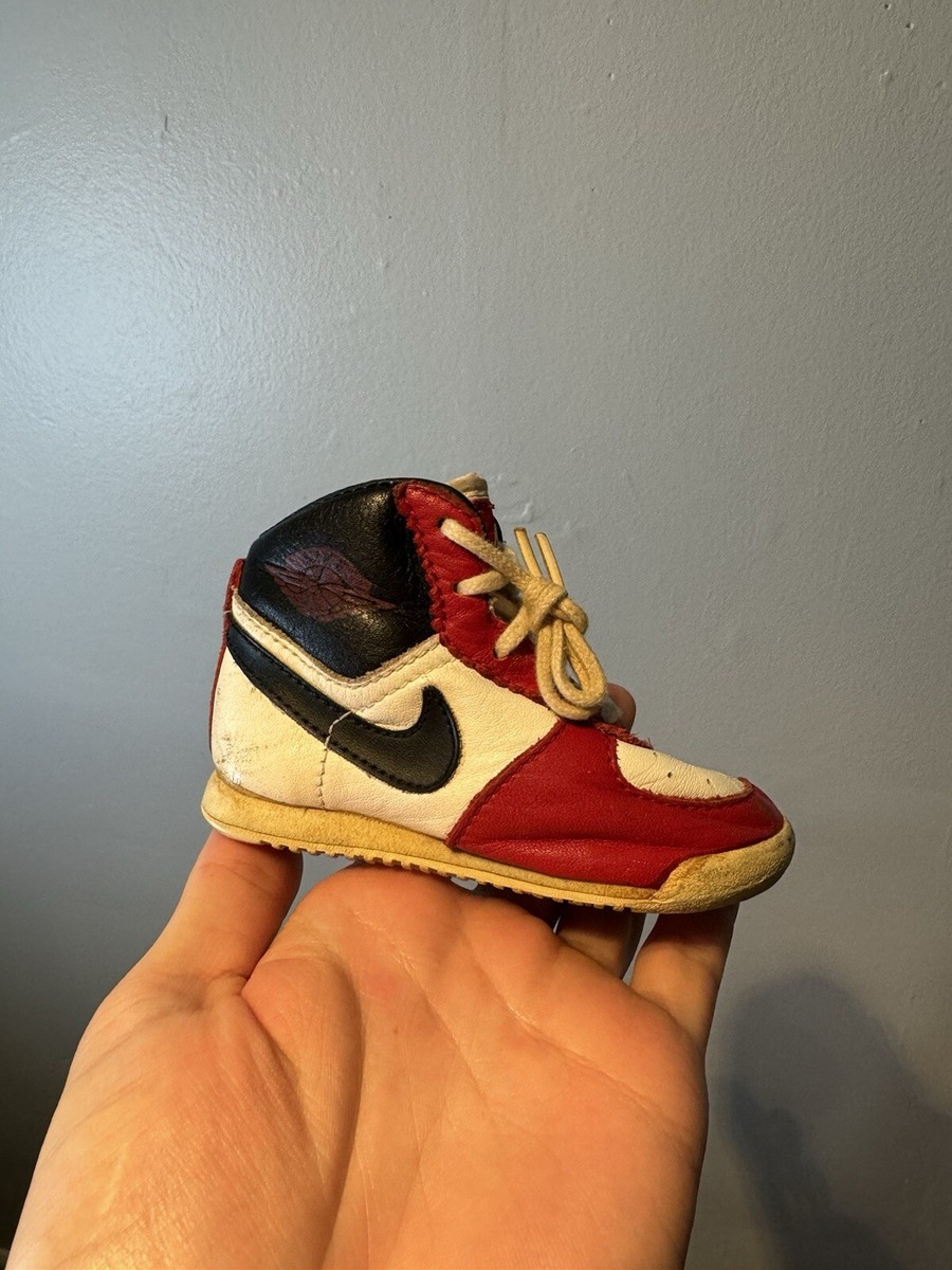 1985 Nike Air Jordan 1 Chicago Baby Toddler VINTAGE/ Size 1985 Nike Air Jordan 1 Chicago Baby Toddler VINTAGE/ Size