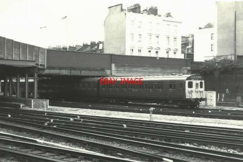 PHOTO 4-SUB CLASS 405 4-CAR EMU NO 4732 LEAVING VICTORIA ON A VICTORIA ...