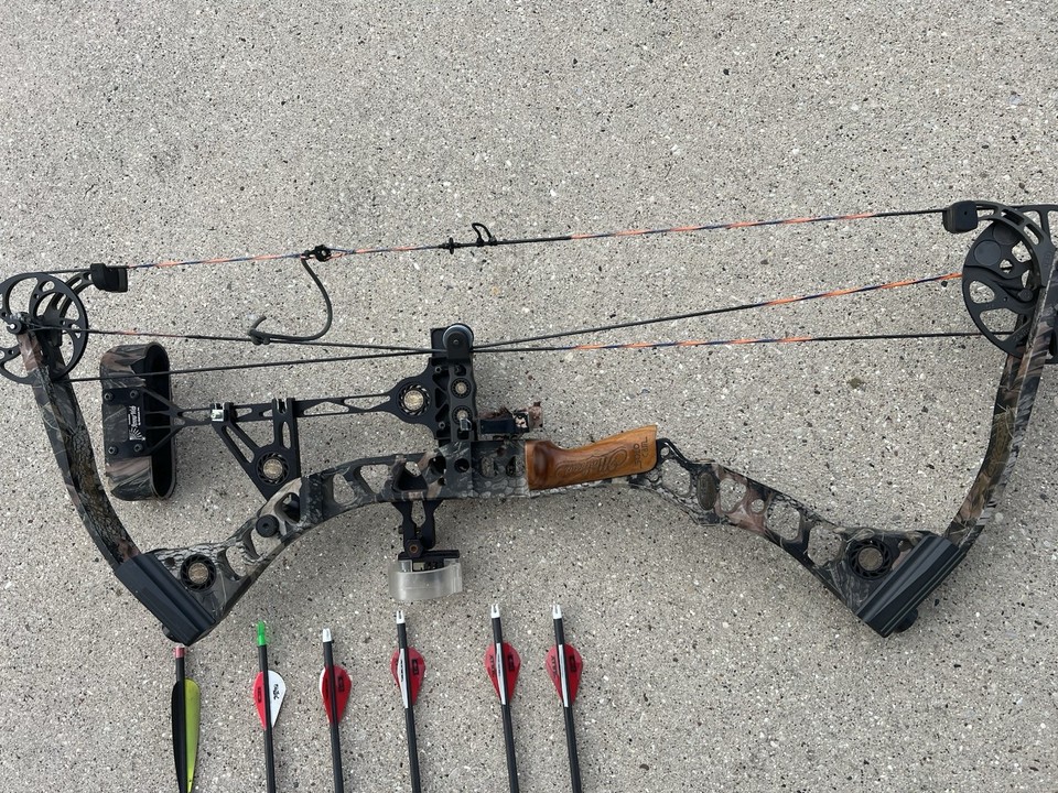 Matthews Solo Cam Switchback 33” RH Compound Bow Package 29” Draw ...