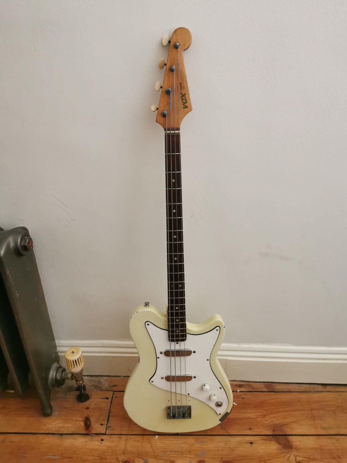 1963 Vox Clubman Bass Guitar - Left Handed >> Vintage Guitar and Bass