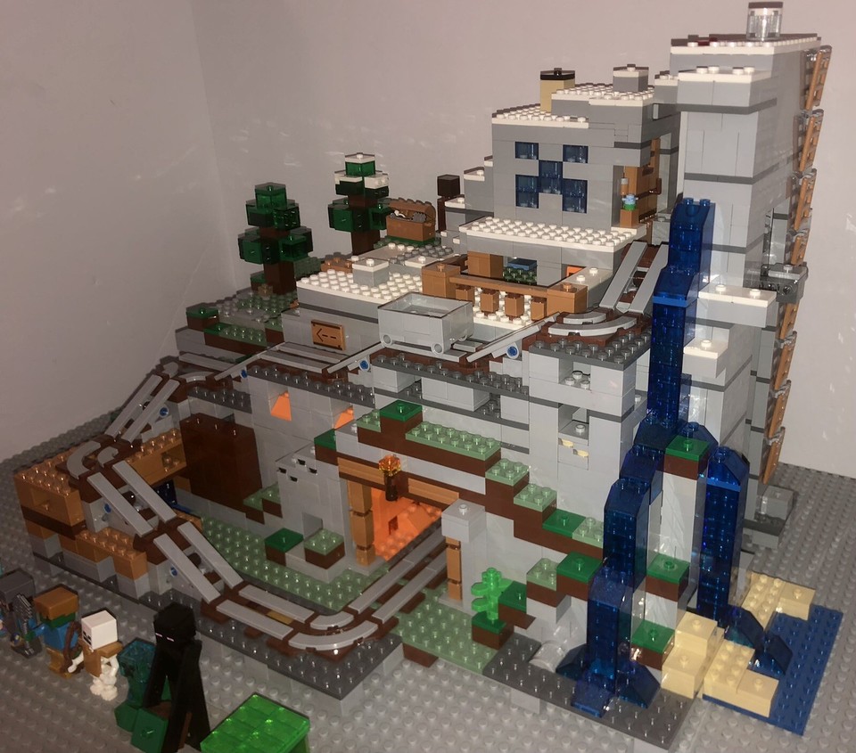 Lego 21137 Minecraft The Mountain Cave Complete Set With All ...