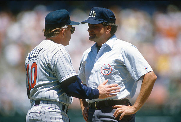 Manager Tom Kelly Minnesota Twins argues with an umpire durin- Baseball ...