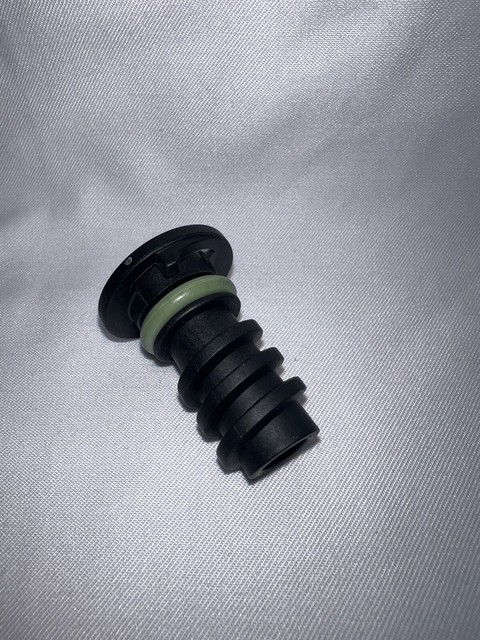 8 Genuine Mercedes-Benz Plastic Sump Plug and Washer A0029902017 for ...