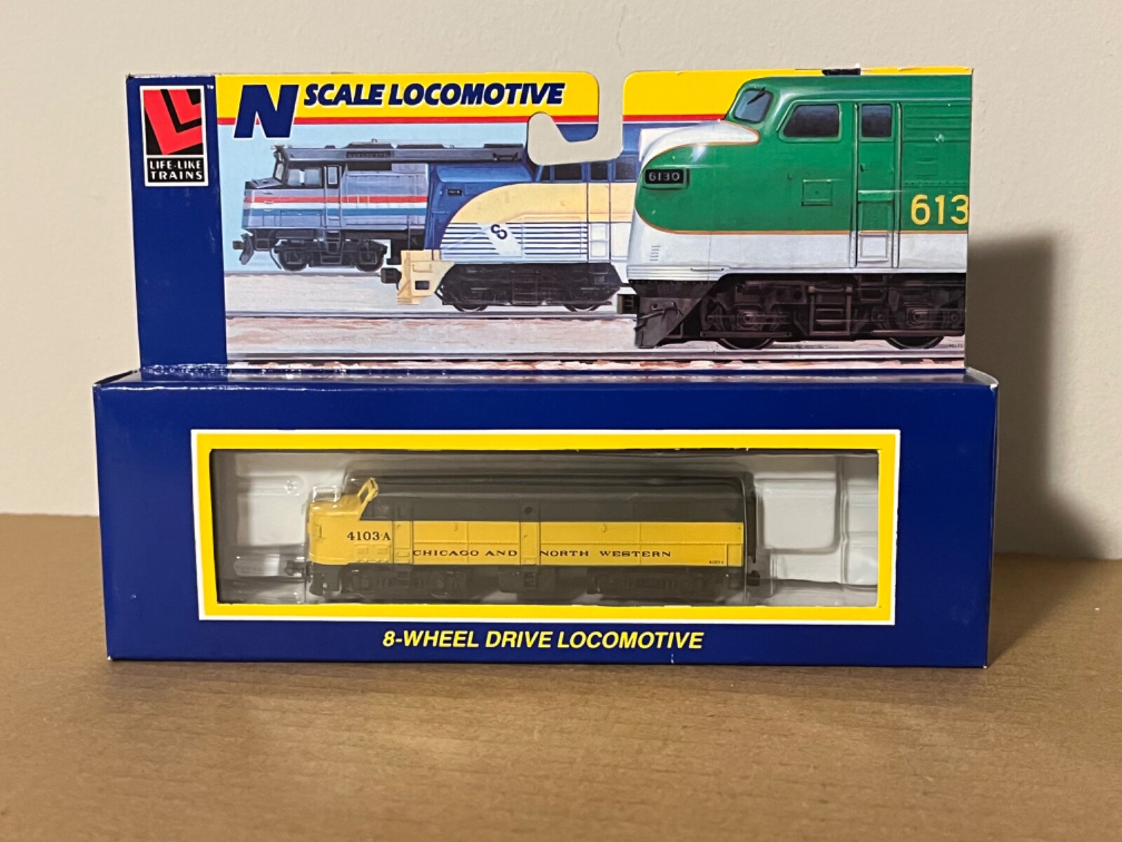 Life Like N Scale Chicago and North Western Powered FA2 Locomotive C&NW ...