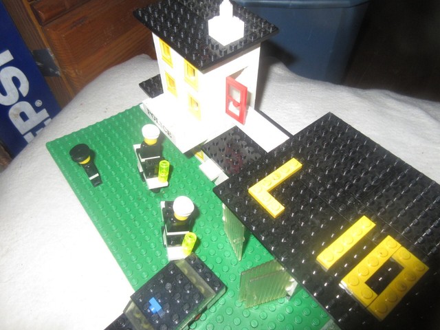 LEGO LEGOLAND: Police Headquarters (370) for sale online | eBay