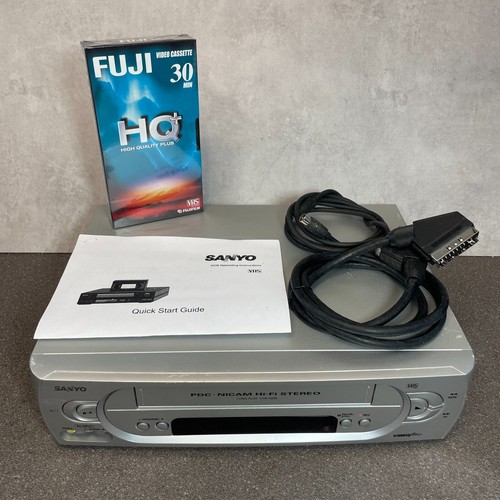 Sanyo Video Cassette Tape Recorder VHS VCR Player + Cables | Silver ...