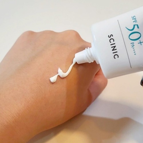 SCINIC Enjoy Super Mild Sun Essence SPF50+ PA++++ 50ml Essential Sun ...