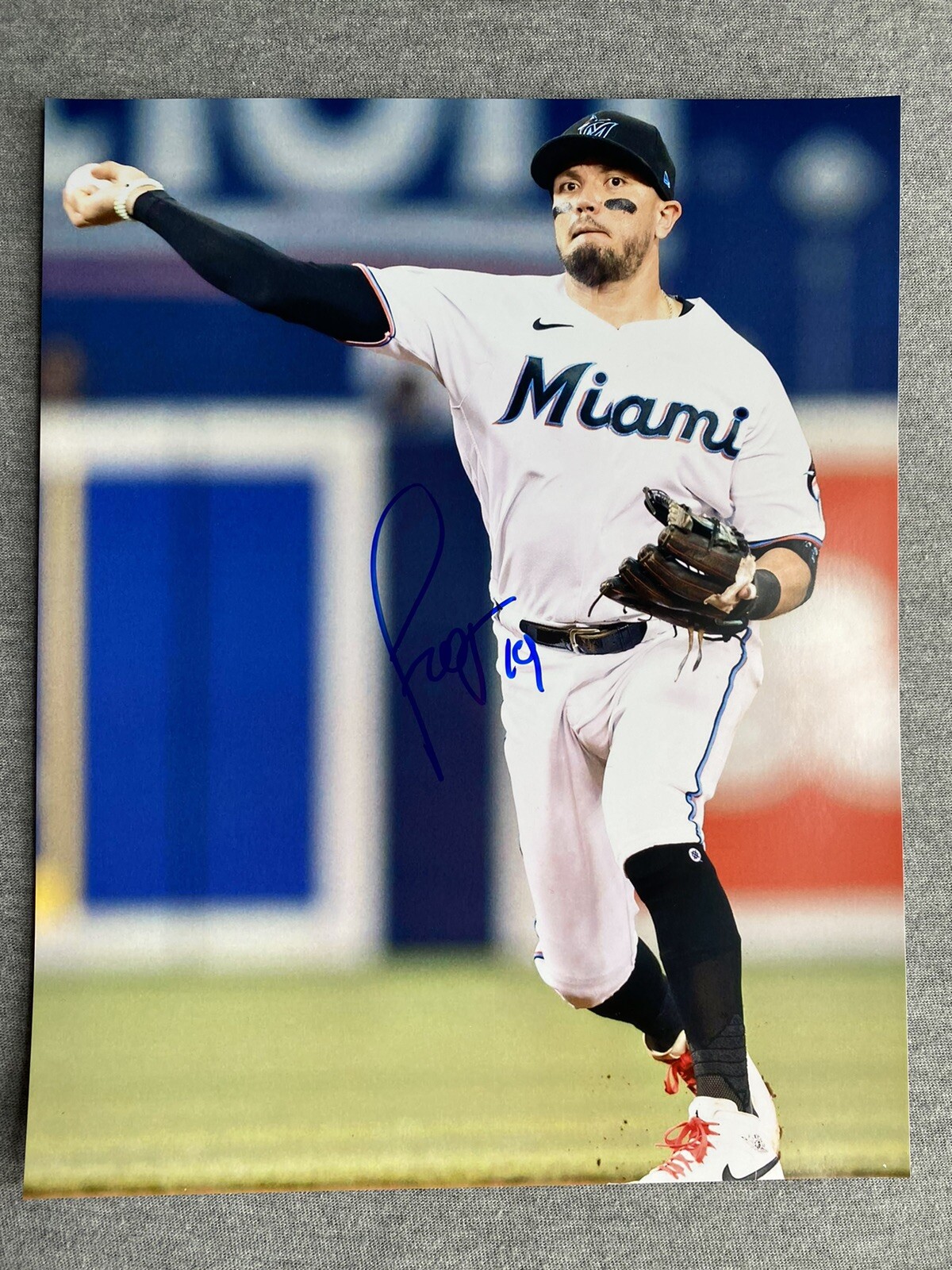 MIAMI MARLINS- MIGUEL ROJAS AUTOGRAPH 8x10 FIELDING ACTION PHOTO | eBay
