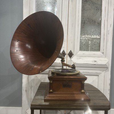 Victor "VI" Talking Machine Phonograph and Morning Glory Horn Working ...