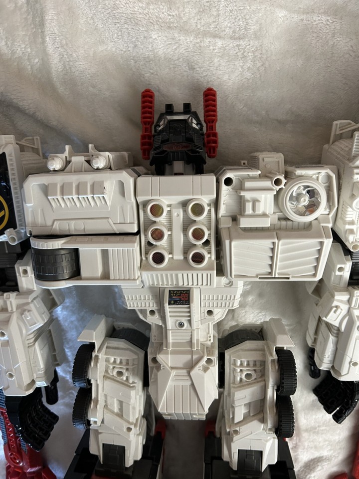 Transformers Generations METROPLEX w/ Scamper & Dual Guns (Titan Class ...