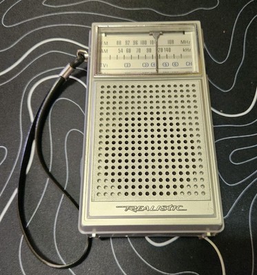 Radio Shack Realistic 12-613A Handheld AM/FM Radio With Antenna & Strap ...