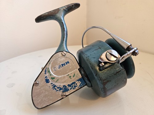 Penn 704 Saltwater 1970s saltwater spinning reel greenie Made in USA L ...