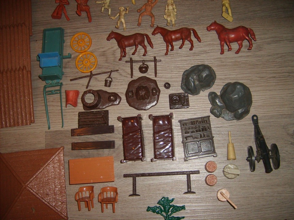 VINTAGE MARX FORT APACHE STOCKADE PLAYSET PLASTIC COWBOY & INDIANS ...