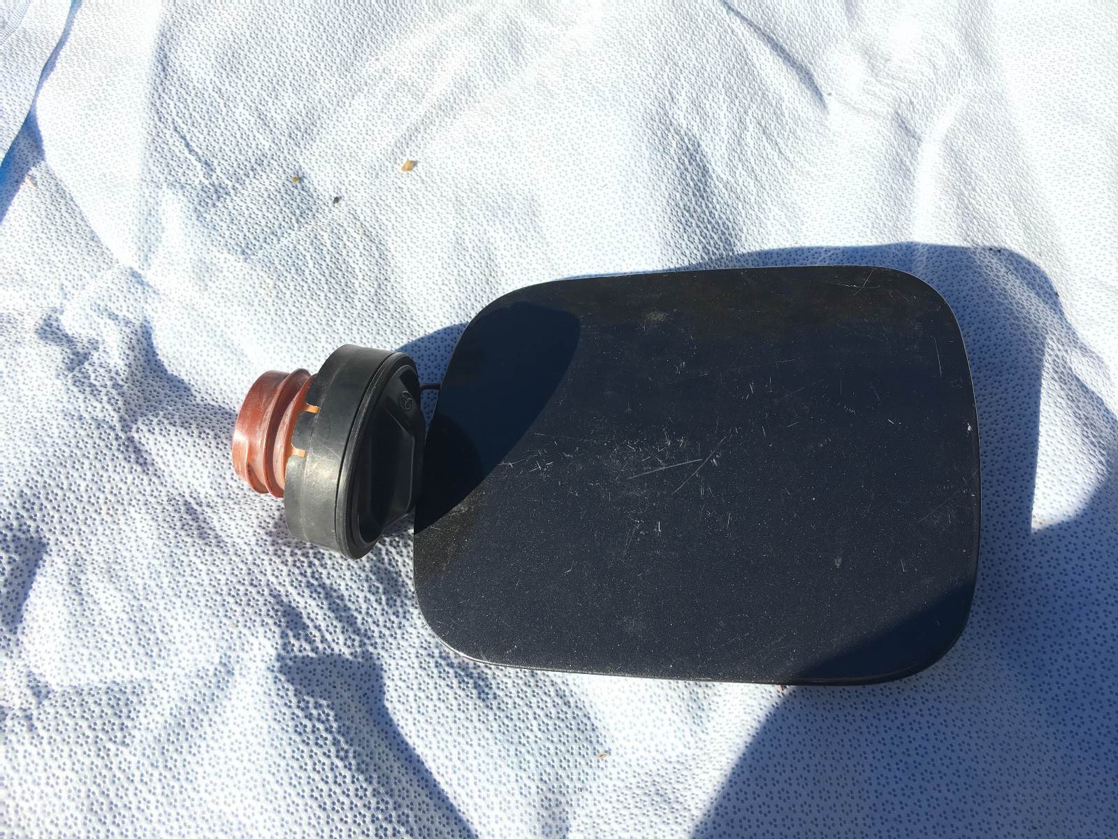 2001 Mercedes C class W203 Fuel cap and Black fuel Flap 99 00 01 02 03 ...