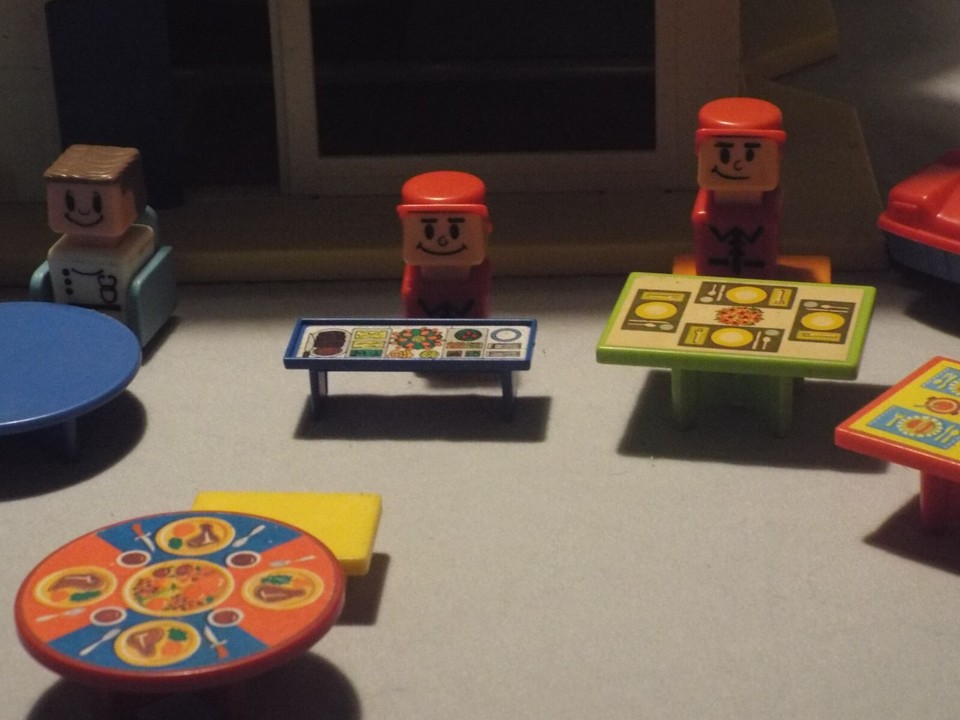 Vintage Playskool Familiar Places Holiday Inn Playset w/ Accessories ...