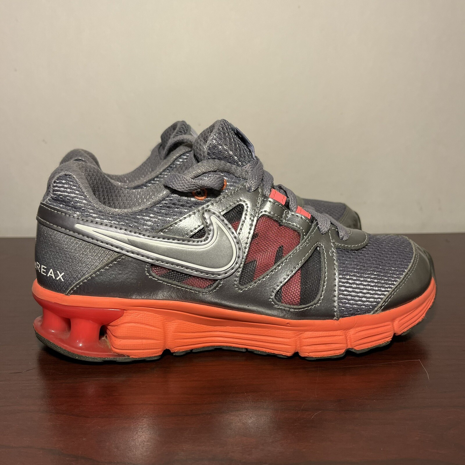 Size 6 - Women’s Nike Reax Rocket 2 Running Shoes Sneakers Grey Red ...
