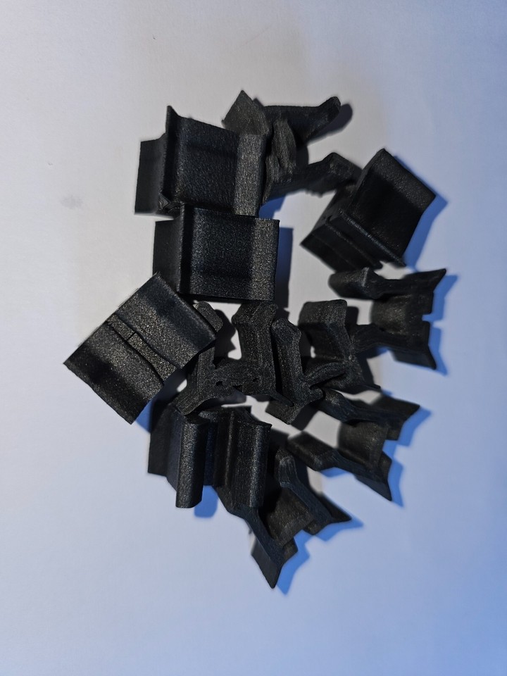 Triumph TR7 / TR8 fuel pipe / fuel line clips ZKC923 | eBay UK