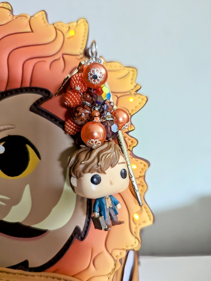 Loungefly Fantastic Beasts ZOUWOU🦁 light up mini backpack & Newt Funko ...