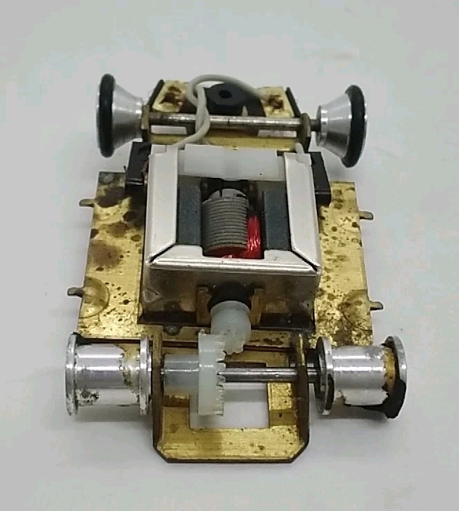 Riggen HO Scale Slot Car Chassis Vintage Golden w/Silver Rims - WORKS ...