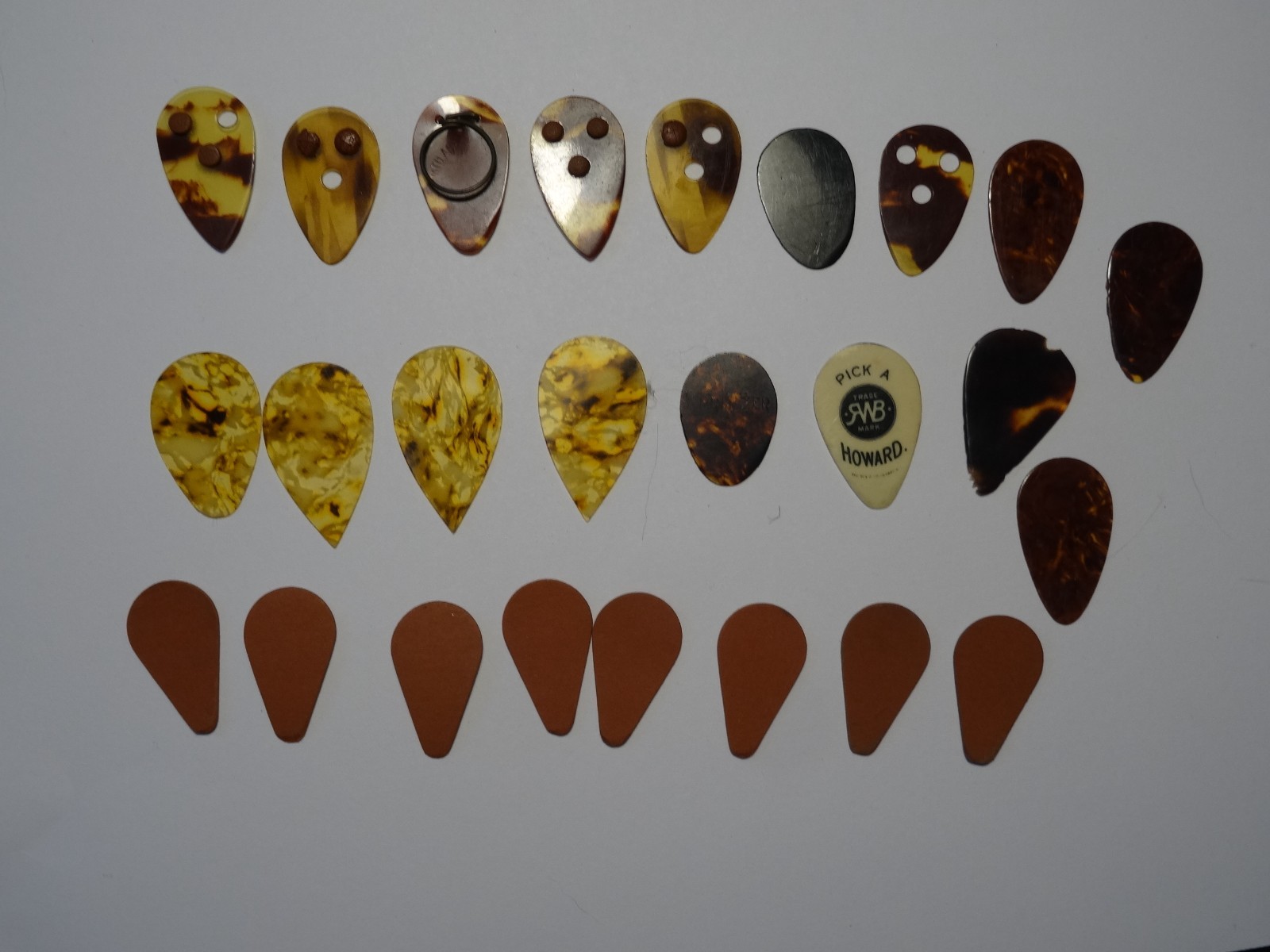 Vintage Mandolin/Guitar picks KNACKSTEDT ,Wurlitzer,Howard,Others Lot ...