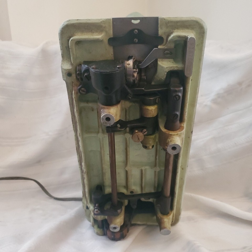 Vintage Singer Sewing Machine Model 319 - Free Running | eBay