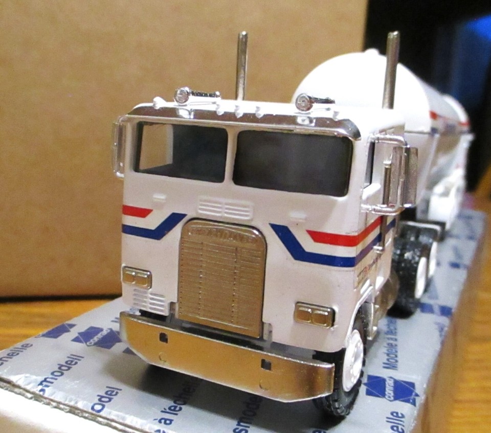 Conrad 3500 Freightliner Semi Truck MG Industries Gas Tanker Collector ...