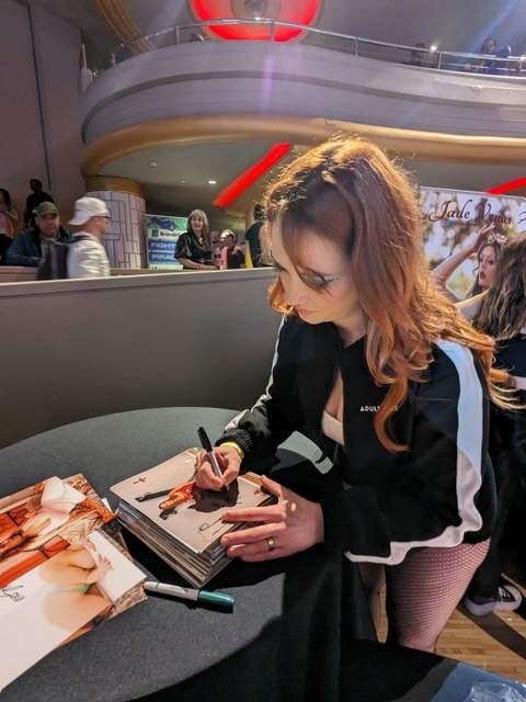 Siri Dahl signed model 8x10 Photo -PROOF- -CERTIFICATE- (A0109) | eBay