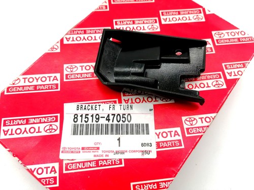 Toyota Prius 12- Front lower Right Turn SignaL; Bracket Mount Genuine ...