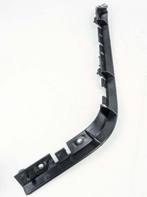 Land Rover OEM 15-16 Discovery Sport Rear Bumper-mount Bracket Right ...